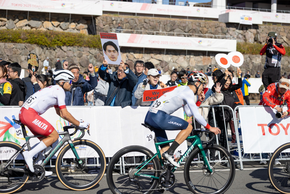 藤本六三志、デフリンピック自転車競技 個人ロードで銅メダル 競技歴1年半の新星が“静かな大舞台”で躍動 (FUNQ) - Yahoo!ニュース