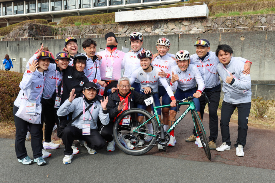 藤本六三志、デフリンピック自転車競技 個人ロードで銅メダル 競技歴1年半の新星が“静かな大舞台”で躍動 (FUNQ) - Yahoo!ニュース