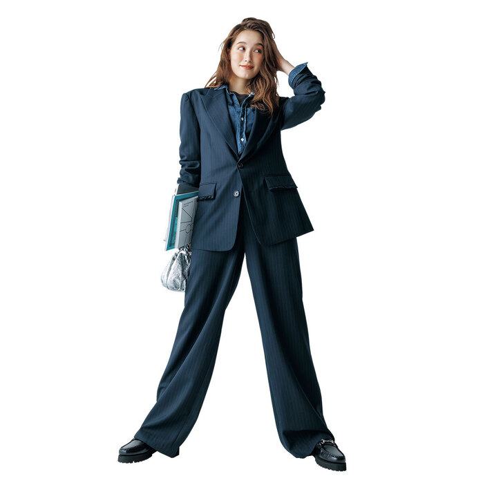 【30代のお仕事ジャケットの正解】まじめすぎない“フリル”に大人の余裕あり！｜CLASSY. (magacol) - Yahoo!ニュース