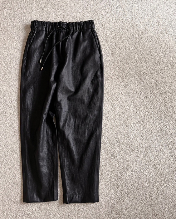 「ZARA」のエコレザーパンツで、秋冬モードへスイッチ！今季はツヤより“マット”が気分です【スタイリスト斉藤美恵】 (webマガジン mi-mollet) - Yahoo!ニュース