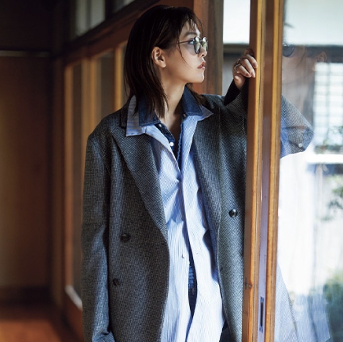 【人気のCFCLも】着こなしの幅が広がる「重ね着オシャレ」の楽しみ方！｜VERY (magacol) - Yahoo!ニュース