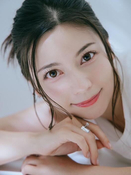 【声優・Lynnさん】愛用私物コスメ全部見せ！ナチュラル可愛いメイクの秘密 (MAQUIA ONLINE) - Yahoo!ニュース