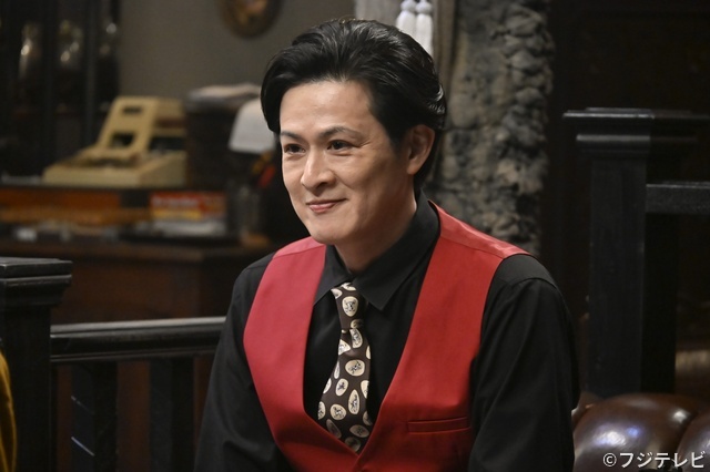 新納慎也、三谷幸喜脚本「もしがく」第7話に派手なベストのテレビマンで登場！ 物語は第2幕へ (TVガイドWeb) - Yahoo!ニュース