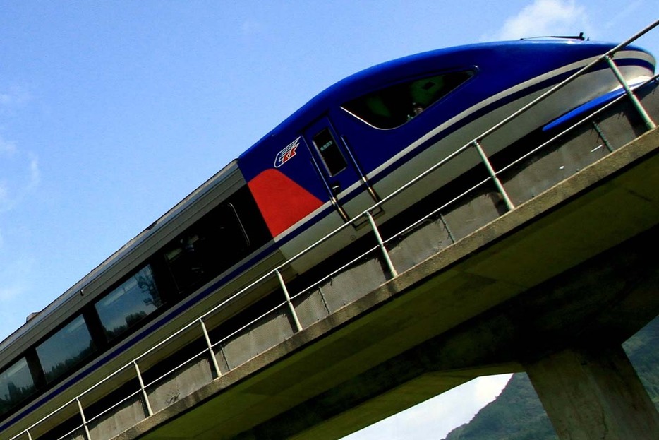 ローカル線の奇跡？ 「通過特急」で稼ぐ黒字鉄道――30年目の“曲がり角”を考える (Merkmal) - Yahoo!ニュース