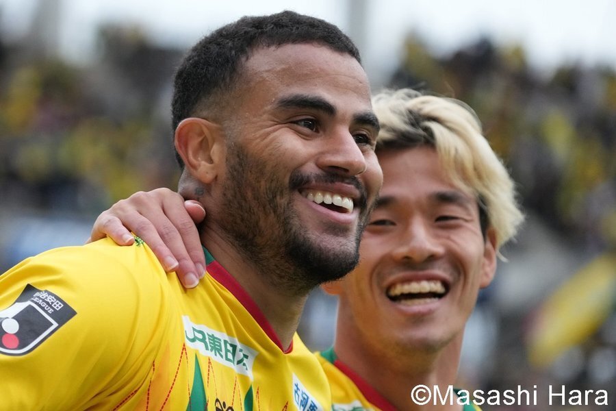 満員のフクアリで千葉が会心5発!シュート19本の積極性で「前」へ意思統一!17年ぶりのJ1復帰へ自動昇格圏に勝点差1肉薄!一方の札幌は… (サッカー批評Web) - Yahoo!ニュース