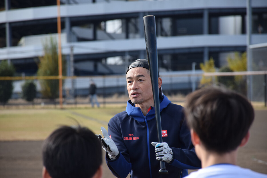 指導するイチローさん (時事通信) - Yahoo!ニュース