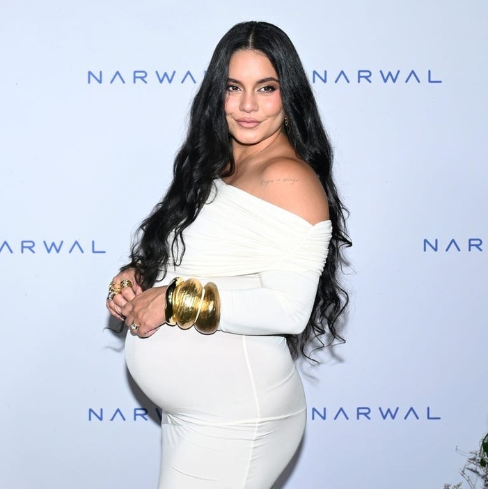 第2子妊娠中のヴァネッサ・ハジェンズ、お腹丸出しで外出して批判を浴びる「服を着る習慣は過去のもの？」 (ELLEgirl) - Yahoo!ニュース