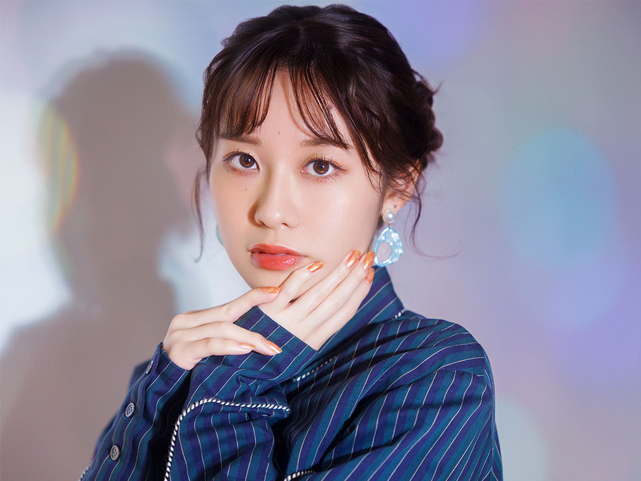 楠木ともり、2ndアルバム「LANDERBLUE」に込めた思い！「背中を押せる、お守り的な要素になったらいいな」 (HOMINIS（ホミニス）) - Yahoo!ニュース