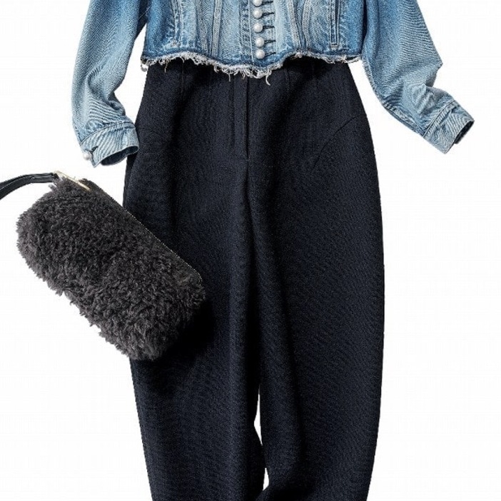 大人気【バレルパンツコーデ】40代に似合う＆着回しやすいデザインは？｜STORY (magacol) - Yahoo!ニュース