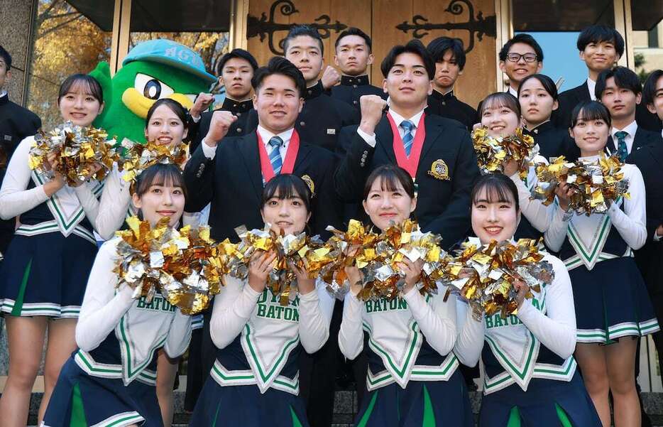 青学大が秋季Lと神宮大会の優勝報告 DeNA指名小田は中日指名中西とのドラフト1位対決心待ち「お互いにいい姿を見せられれば」 (サンケイスポーツ) - Yahoo!ニュース