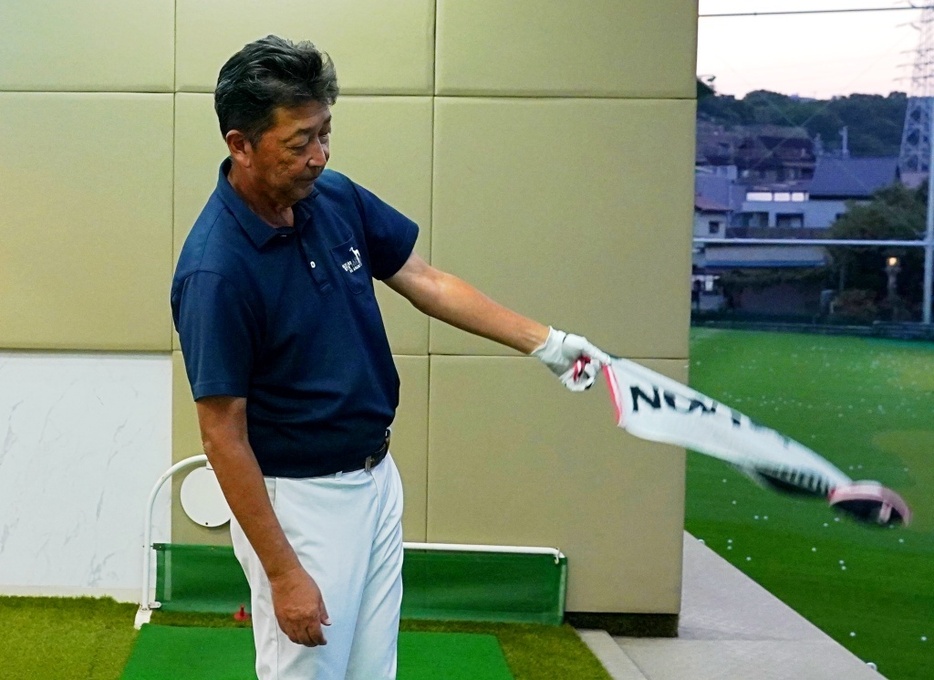 ドライバーでヘッドスピードを上げるにはどうすればいい? 「タオルと棒」を使ってクラブを速く振るための体の使い方を解説 (みんなのゴルフダイジェスト) - Yahoo!ニュース