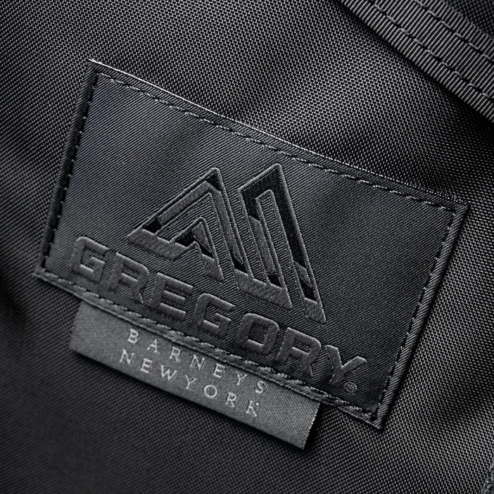 【大人の黒バッグ】「グレゴリー」の名品がオールブラックに。ネクサスセブン監修のバーニーズ ニューヨーク限定モデルは争奪戦必至 (UOMO) - Yahoo!ニュース