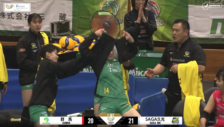 「大事件でした」女子バレーで前代未聞の“珍事” 本人も驚きの出来事が話題 (ABEMA TIMES) - Yahoo!ニュース