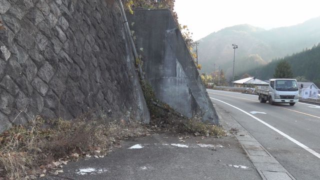 無免許運転の17歳高校生が死亡 国道で乗用車が横転 同乗の2人も大けが 山梨・道志村 (YBS山梨放送) - Yahoo!ニュース