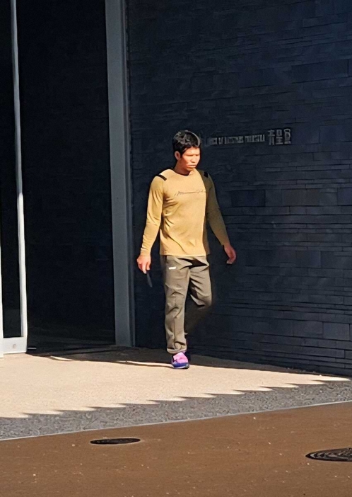 DeNA FA宣言中の桑原がDOCKで練習 記者の問いかけに「話せることはなんもないです、ほんま」 (スポニチアネックス) - Yahoo!ニュース