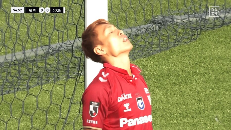 衝撃失点に騒然…ガンバGKが痛恨ミス「何やってるんだ」「無回転だから難しい」ファンの意見は真っ二つ「そっちに弾くんかい」「災難だ」 (ABEMA TIMES) - Yahoo!ニュース