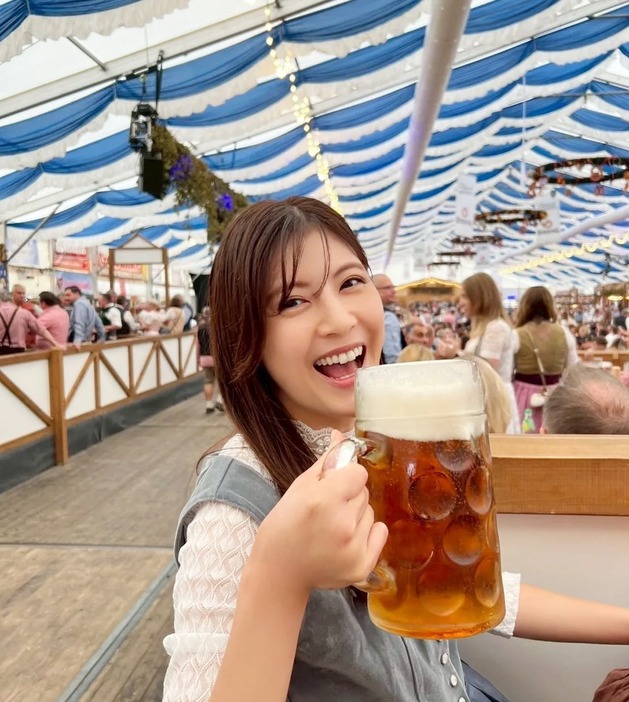 佐藤ありささんが本場ドイツでビールを味わう！【オクトーバーフェストとお気に入りビール】 (LEE) - Yahoo!ニュース
