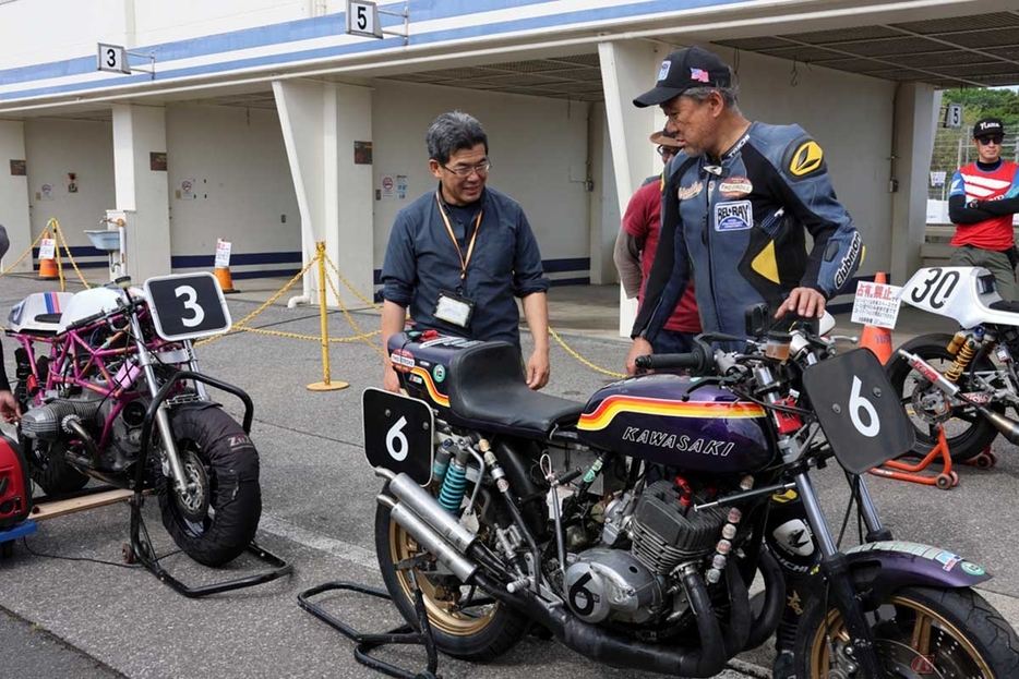カワサキの2ストマシン「750SS」2台でクラシックバイクレースに参戦!? ライター後藤武のレースレポート (バイクのニュース) - Yahoo!ニュース