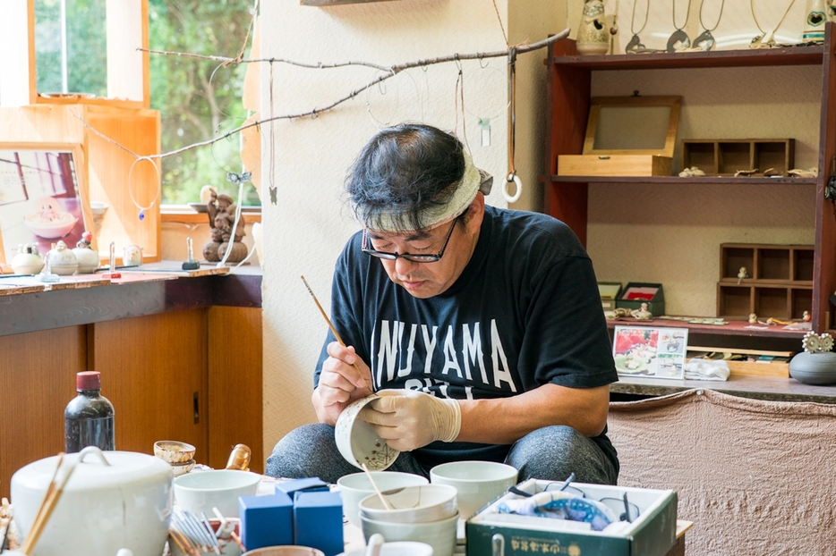 赤絵と雲錦が鮮やかな犬山焼、尾関作十郎陶房が繋ぐ御庭焼の歴史 (fashion tech news) - Yahoo!ニュース