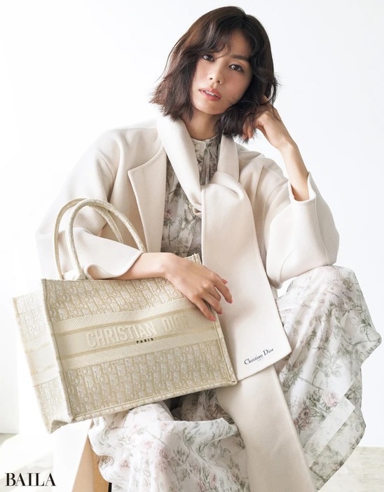 【ディオール】アイコンバッグ、ラッキーモチーフの財布とジュエリー、スカーフで冬を彩って (＠BAILA) - Yahoo!ニュース