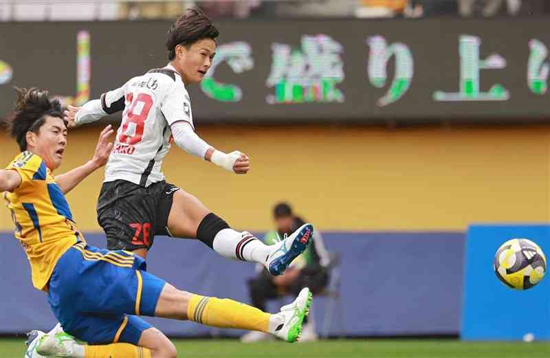 ロアッソ、3連敗 仙台に0－2 サッカーJ2第36節 (熊本日日新聞) - Yahoo!ニュース