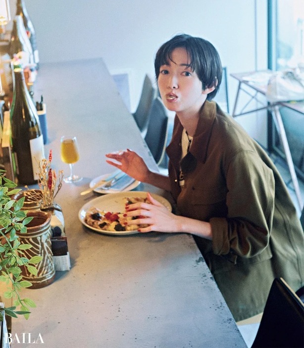 佐藤栞里、新宿の人気店で“飲めるピザ”を堪能【もぐもぐしーさんぽ】 (＠BAILA) - Yahoo!ニュース