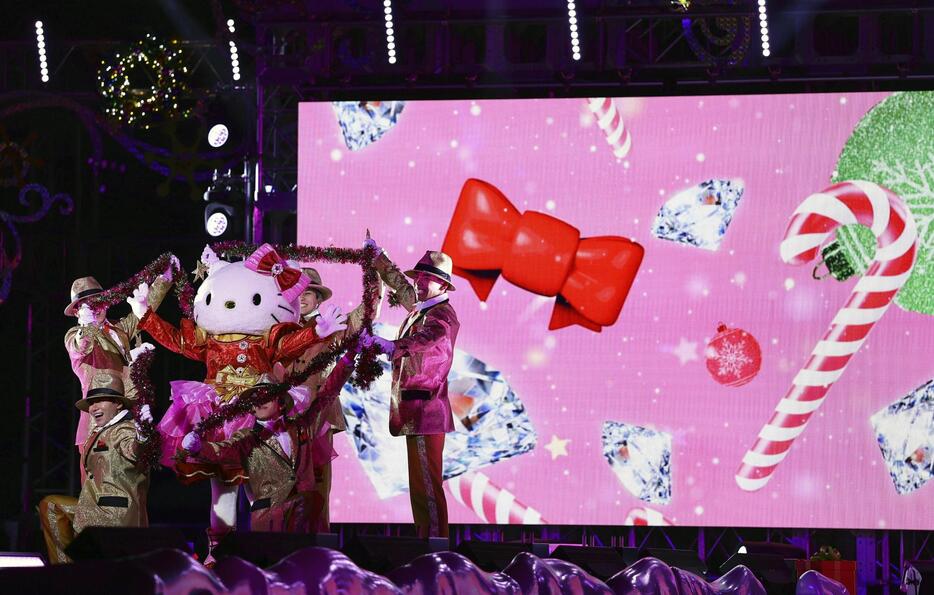 USJでクリスマスショー 「ハローキティ」ら登場 (共同通信) - Yahoo!ニュース