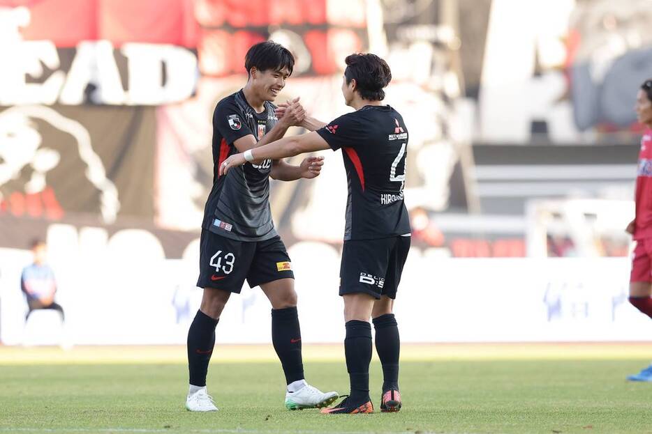 衝撃のJ1デビュー弾！ 現役大学生・肥田野蓮治の決勝ゴールが鮮やか！ 浦和レッズを4試合ぶりの勝利に導いた一撃 (フットボールチャンネル) - Yahoo!ニュース