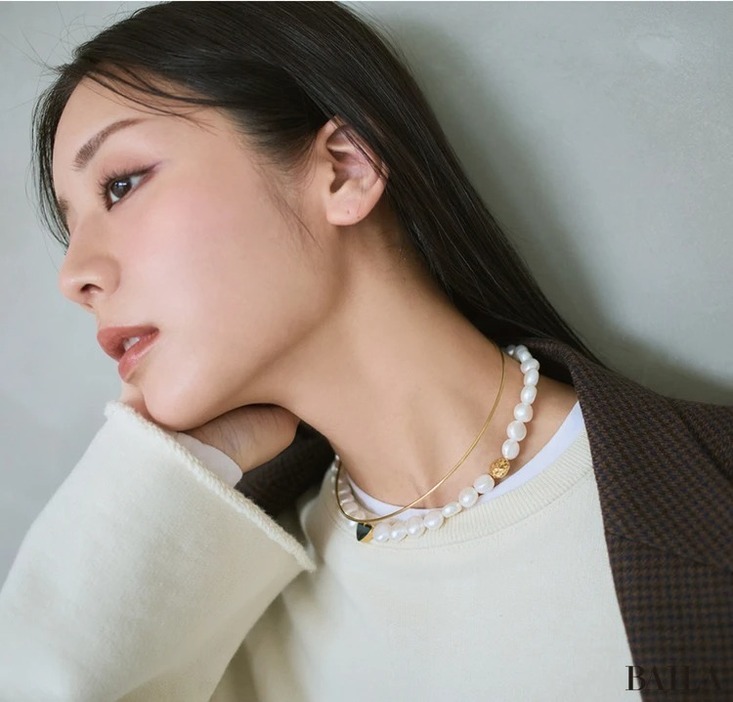 カジュアル代表「スウェット」を大人女性がおしゃれに着るコツは？ (＠BAILA) - Yahoo!ニュース