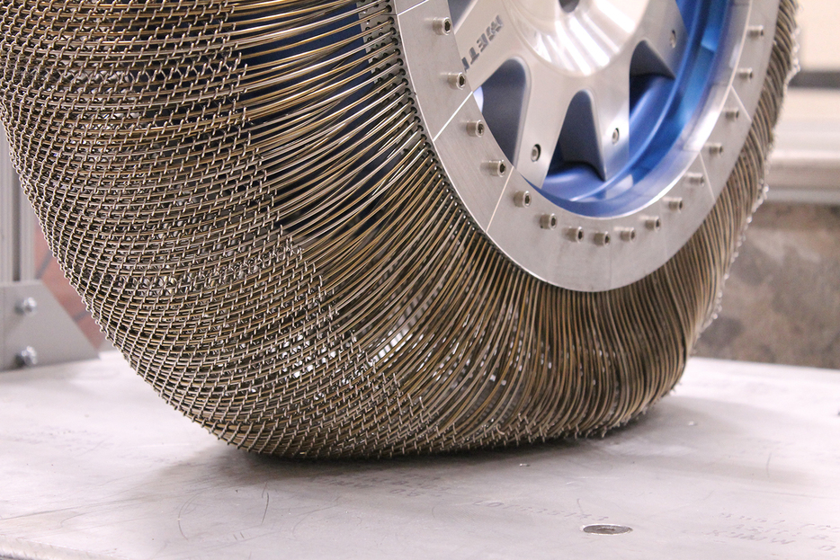 もうパンクの悪夢とはオサラバ！ NASAが開発を進める「ニチノールタイヤ」ってなに？ (WEB CARTOP) - Yahoo!ニュース