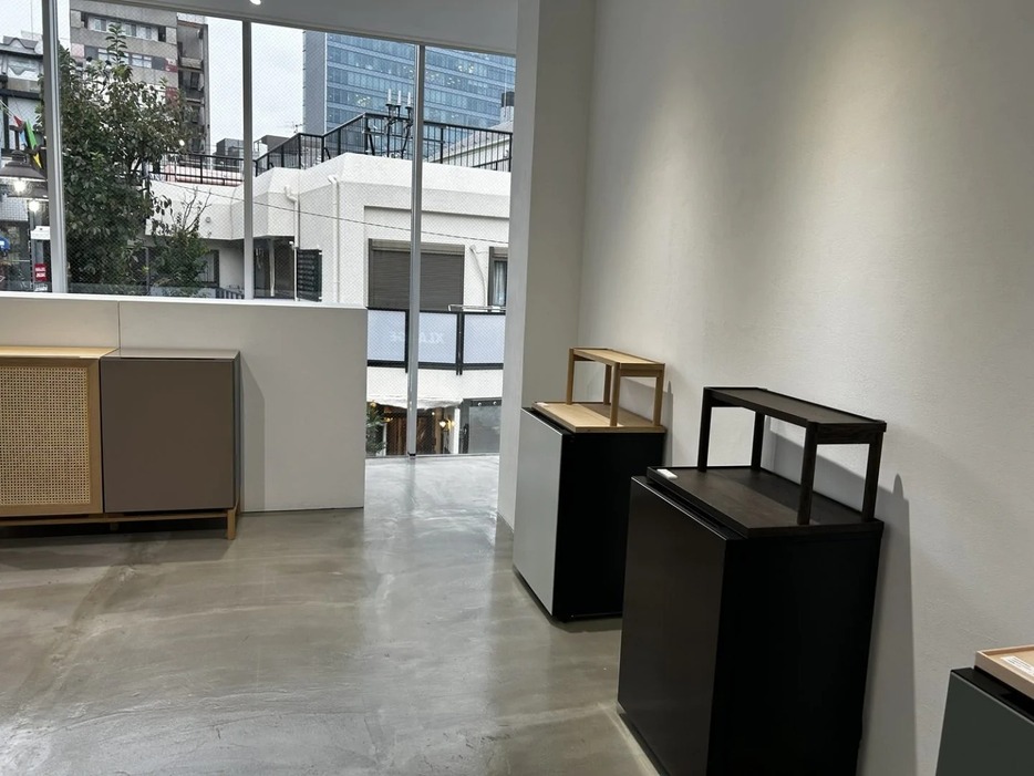 日立とカリモク家具による冷蔵庫「Chiiil with Karimoku」、新モデルが「DESIGNART TOKYO 2025」でお披露目に (kufura) - Yahoo!ニュース