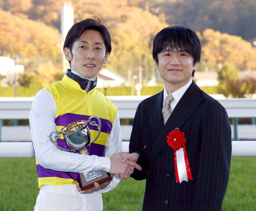 【福島記念】風間俊介が表彰式のプレゼンターを務める 「競馬というスポーツの奥深さ感じた」 (馬トク報知) - Yahoo!ニュース