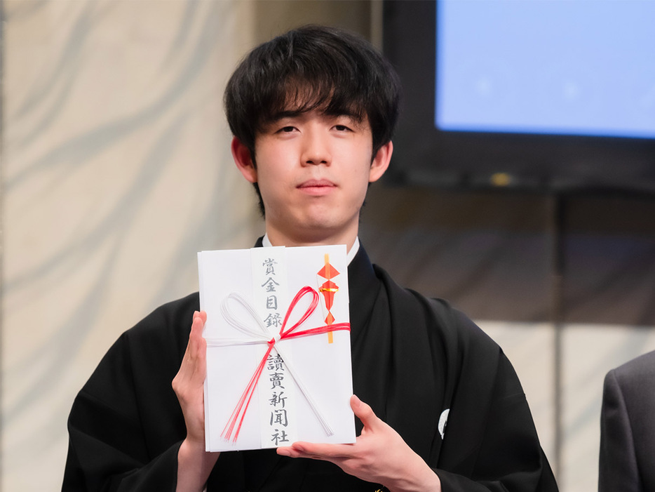 王座を失冠するも永世竜王を獲得！藤井聡太の10月の対局を振り返る (HOMINIS（ホミニス）) - Yahoo!ニュース