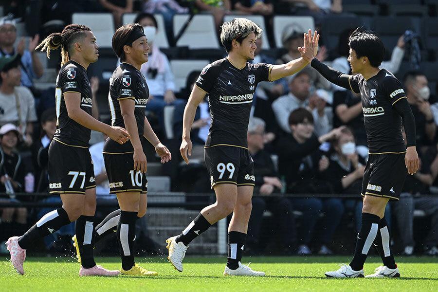 栃木シティの来季J2が決定 ホームで長野に3-0で勝利…3年連続での昇格を達成 (FOOTBALL ZONE) - Yahoo!ニュース