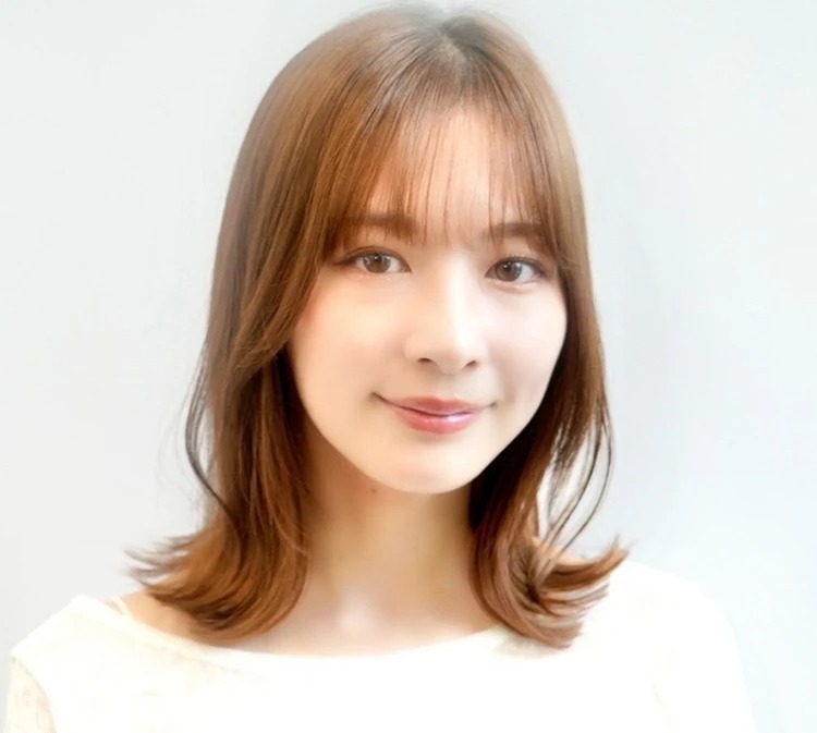 【大人の髪型カタログ・ミディアムヘア】外ハネくびれで軽やかに今っぽく (＠BAILA) - Yahoo!ニュース