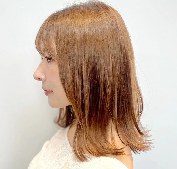 【大人の髪型カタログ・ミディアムヘア】外ハネくびれで軽やかに今っぽく (＠BAILA) - Yahoo!ニュース