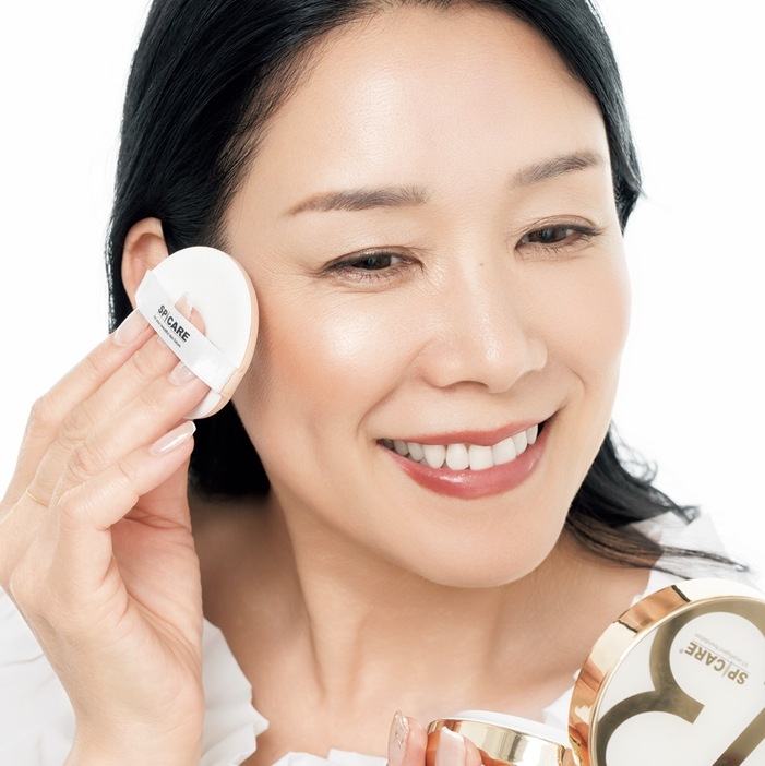 【美容医療なしでも輝ける！】53歳が自力で作る“ハリ肌”メイクテク｜美ST (magacol) - Yahoo!ニュース