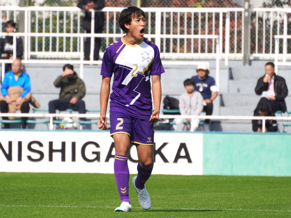 [MOM5296]堀越MF杉村充樹(3年)_「自分が主人公になる」意志を心の軸に据えてきた背番号2の右WBが「実質1G1A」で帝京撃破の主人公に! (ゲキサカ) - Yahoo!ニュース