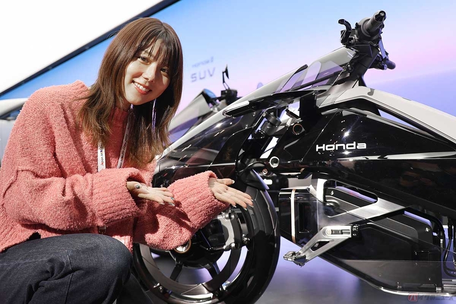 世界初公開!! Japan Mobility Show 2025でHonda開発陣に直撃インタビュー!! 電動バイク「EV OUTLIER Concept」に感じる「身近な未来」とは～小野木 ...