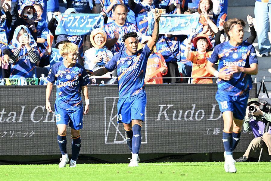 J2の天王山は長崎に軍配 水戸との直接対決を制して首位浮上…J1昇格確定は最終節に持ち越し (FOOTBALL ZONE) - Yahoo!ニュース