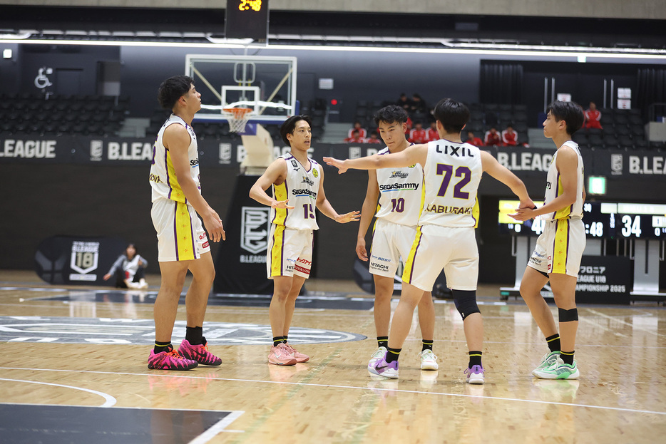 準決勝は名古屋D vs.SR渋谷、北海道vs.大阪に決定[インフロニア B.LEAGUE U18 CHAMPIONSHIP 2025/バスケ] (月刊バスケットボール) - Yahoo!ニュース