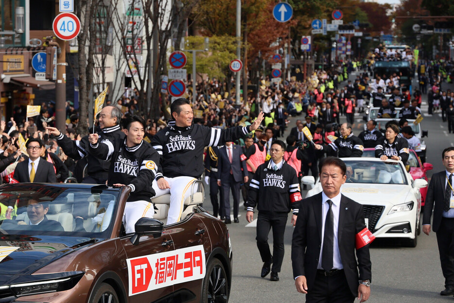 ソフトバンクが優勝パレード 沿道に29万人―プロ野球 (時事通信) - Yahoo!ニュース