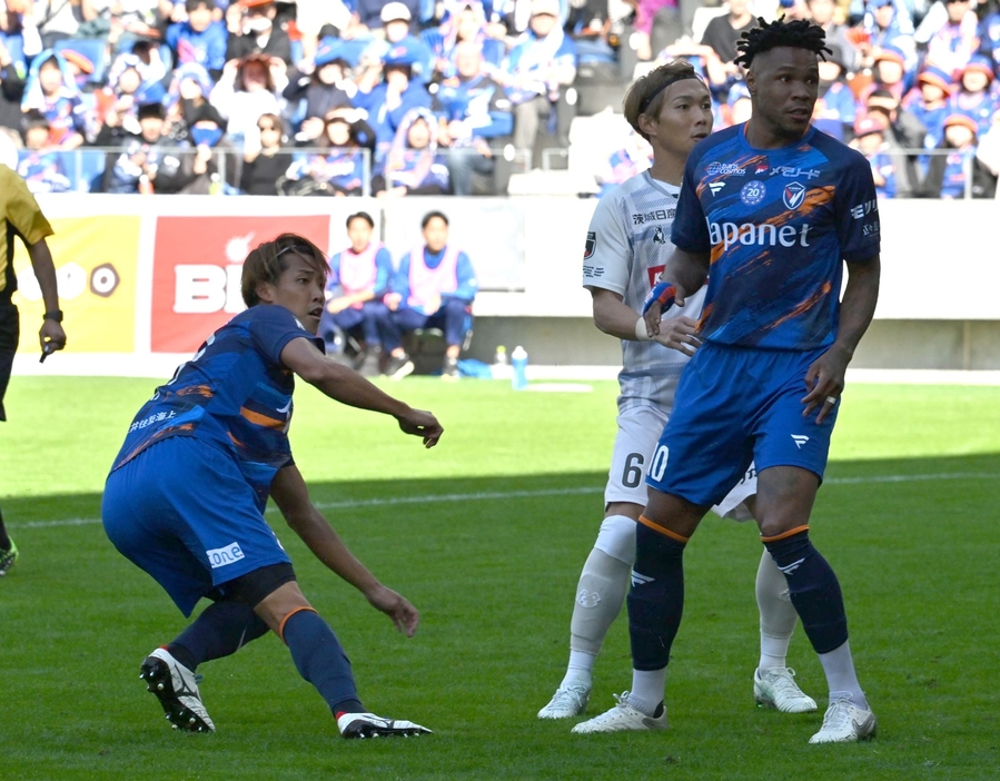 【明治安田J2リーグ】大混戦のJ1昇格争い、首位攻防戦前半は互いに譲らず 今節での昇格条件は (西スポWEB OTTO！) - Yahoo!ニュース