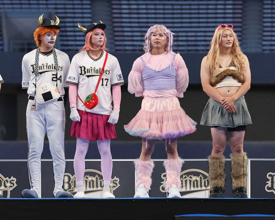 オリックス“笑撃”のコスプレ「わかこ」「Tちゃみ」「バファローベリー」「バファローベニー」まで (スポニチアネックス) - Yahoo!ニュース