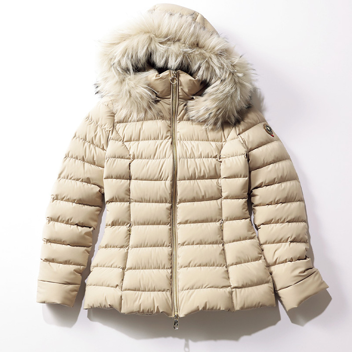 寒波に備える【注目ダウン】2大ブランド！暖かさも着映えも叶う実力派｜VERY (magacol) - Yahoo!ニュース