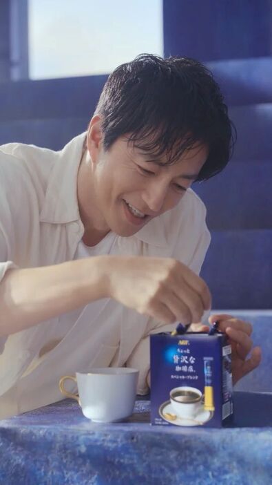 味の素AGF、スティックブラック市場で10月単月トップシェア 「ちょっと贅沢な珈琲店」大沢たかおさん起用の新CMで勢い加速 (食品新聞) - Yahoo!ニュース