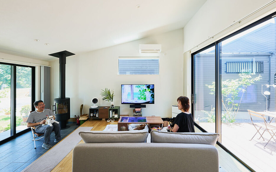 千葉市に”平屋だけ”全50邸の分譲地。「階段ない・空が広い・緑いっぱい」子育て終えた夫妻が選んだ暮らし (SUUMOジャーナル) - Yahoo!ニュース