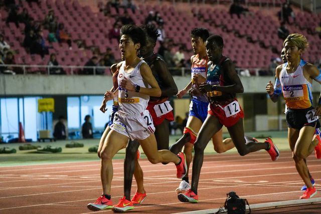 【陸上】中大主将の吉居が織田記念陸上の5000mを連覇「勝ち切るレースは、箱根駅伝優勝を目指すチームにプラス」 (日テレNEWS NNN) - Yahoo!ニュース