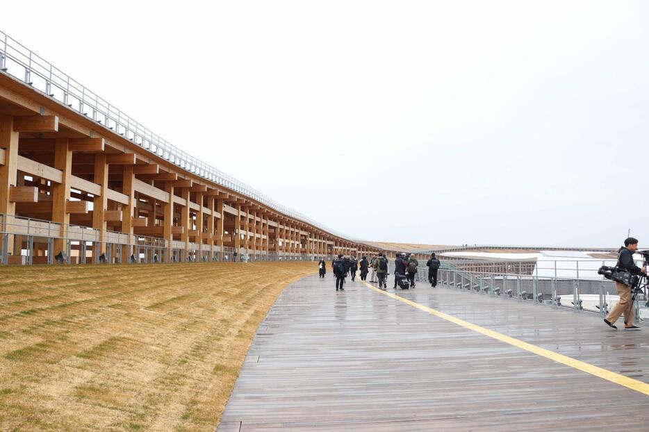 【写真特集】万博会場で「大屋根リング」完成 屋上からの光景を撮影 (Yahoo!ニュース オリジナル THE PAGE) - Yahoo!ニュース