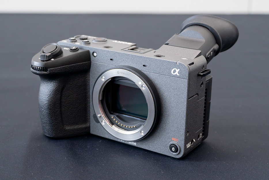 ソニー、チルト式ビューファインダー搭載のシネマカメラ「FX2」。シリーズ初の「AIプロセッシングユニット」装備 (PHILE WEB) - Yahoo!ニュース